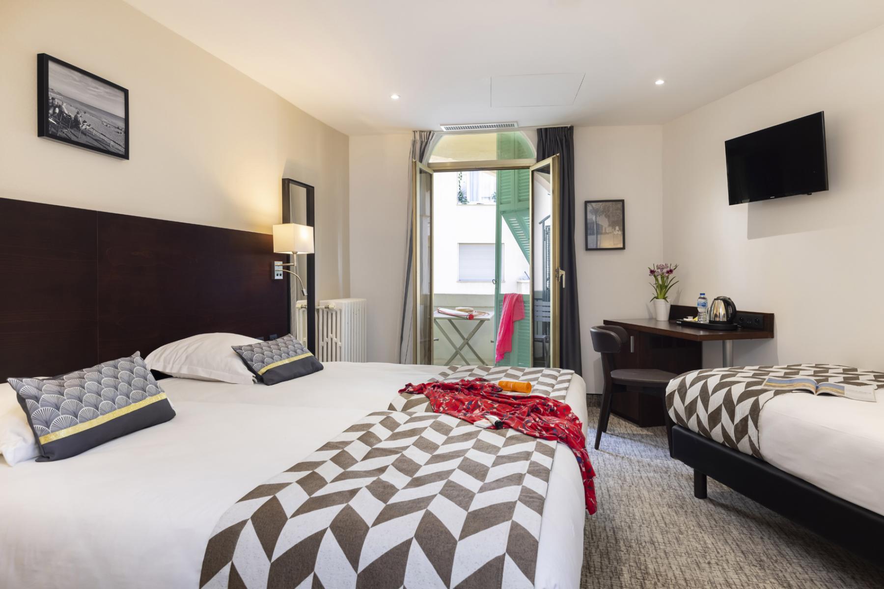 Hotel Locarno Nice | Official Website | 3-Star Hotel near Beaches